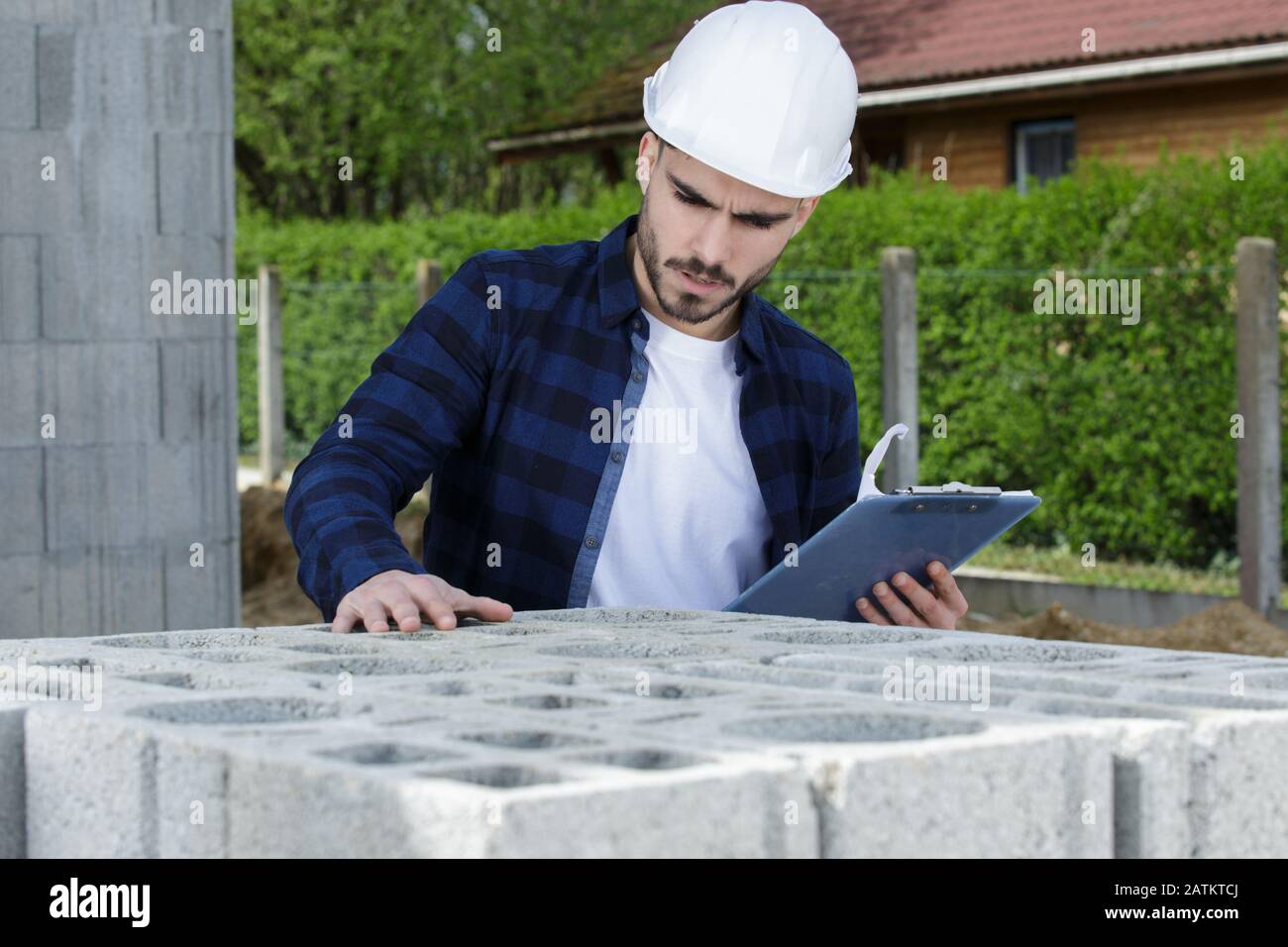 Curb blocks hi-res stock photography and images - Alamy