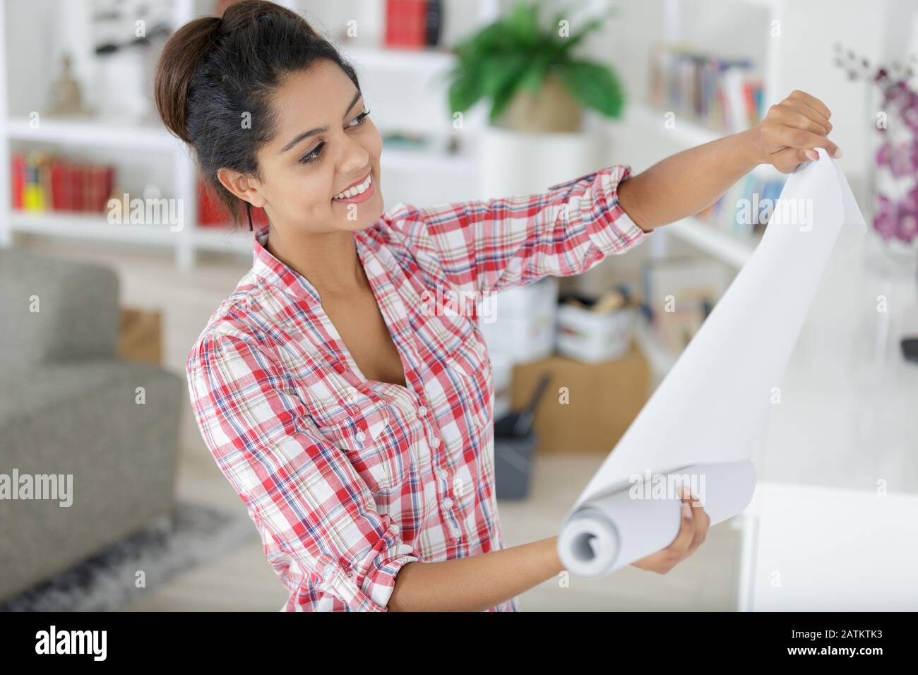 Young couple wallpapering wall hi-res stock photography and images - Alamy