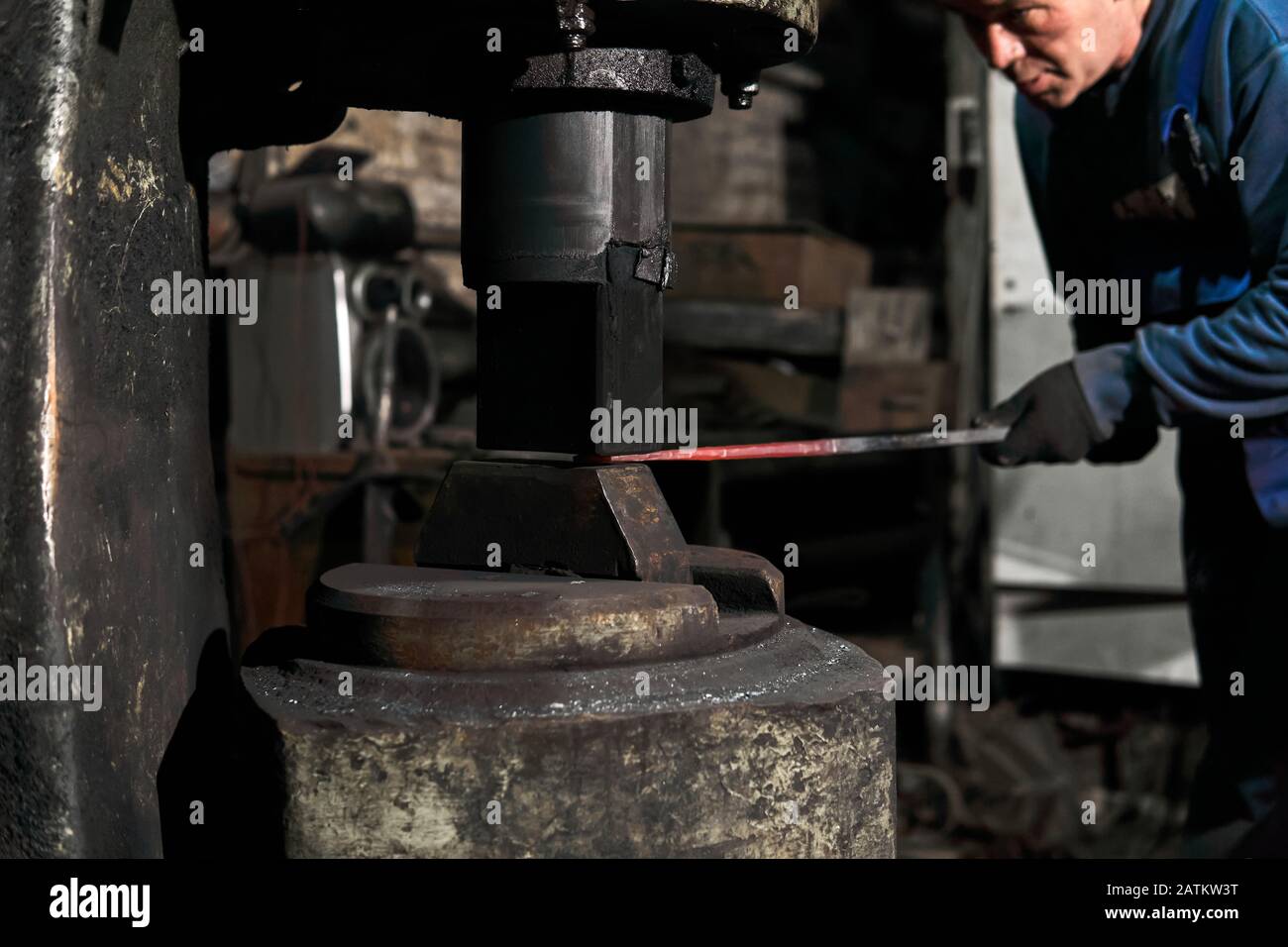 Metalsmith power hammer hi-res stock photography and images - Alamy