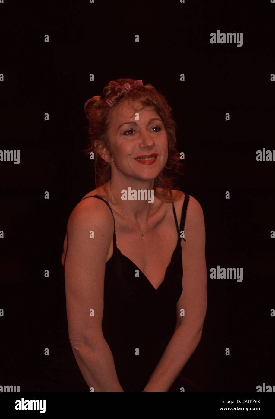 Two way mirror helen mirren hi-res stock photography and images - Alamy