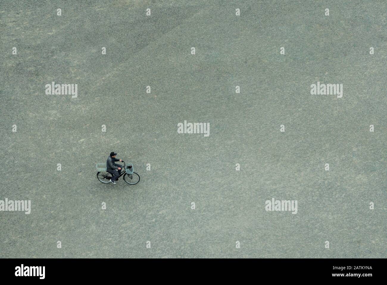 Man homeless bicycle hi-res stock photography and images - Alamy
