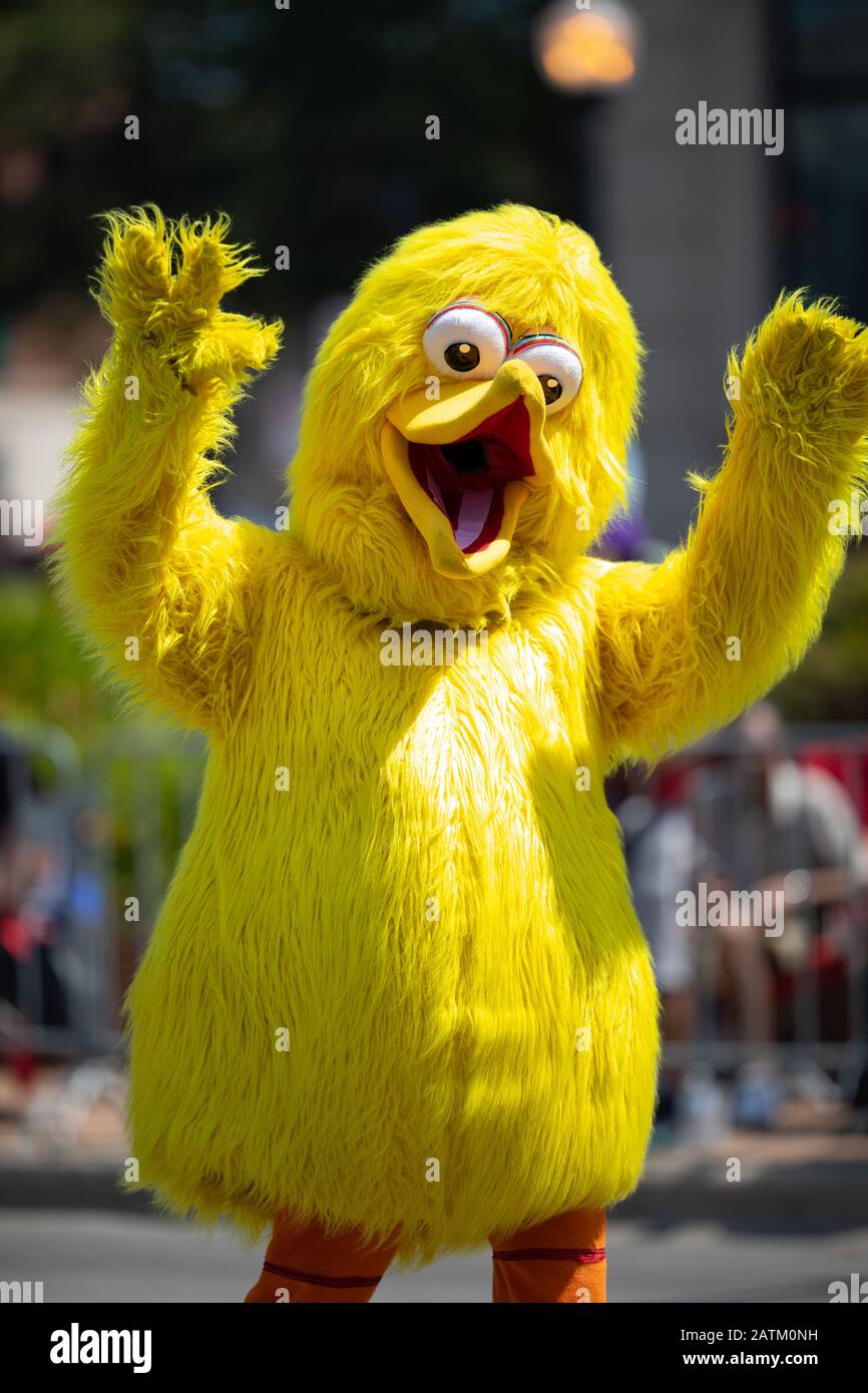 Big bird sesame street hi-res stock photography and images - Alamy