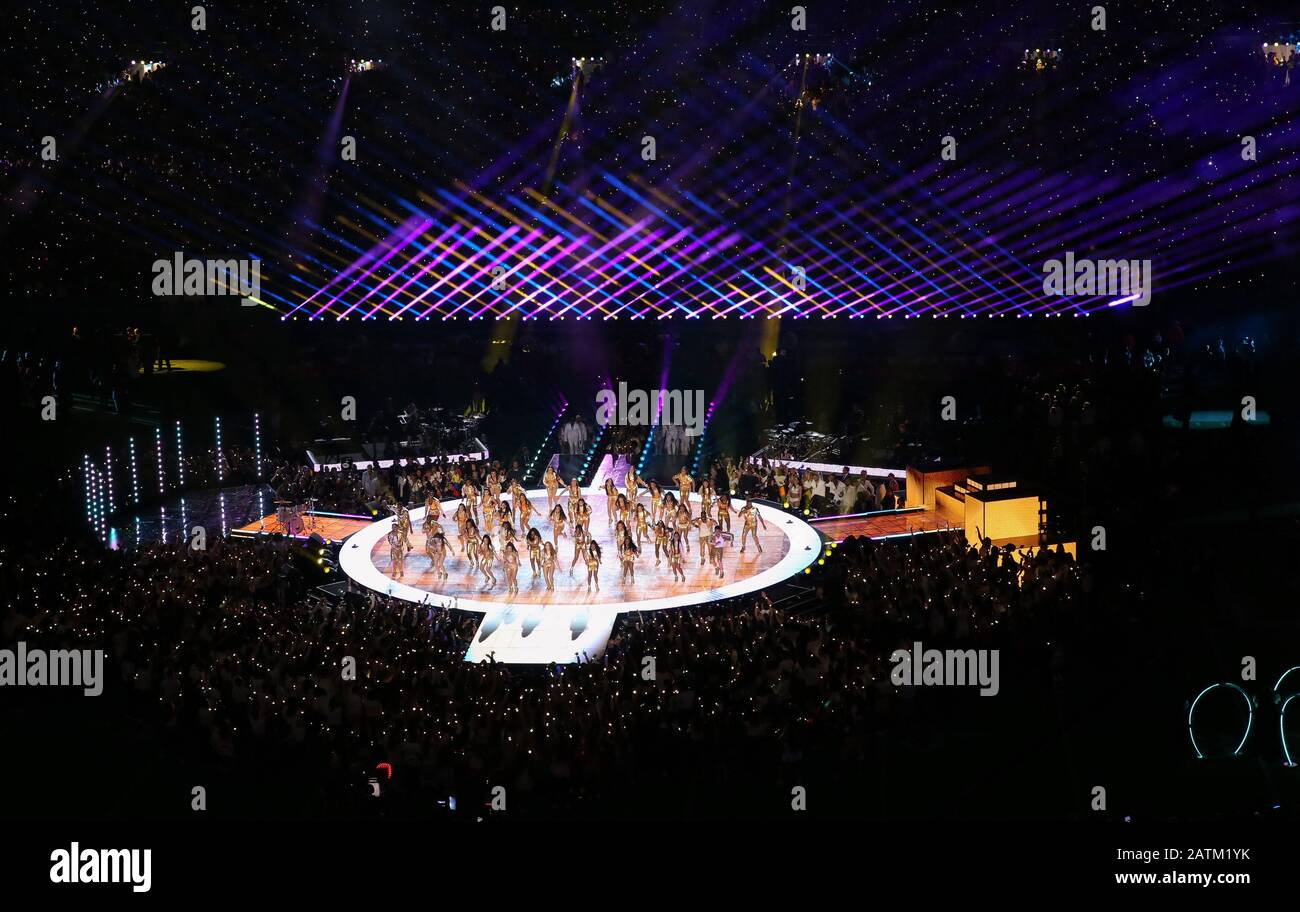 Super bowl halftime show stadium hi-res stock photography and images ...