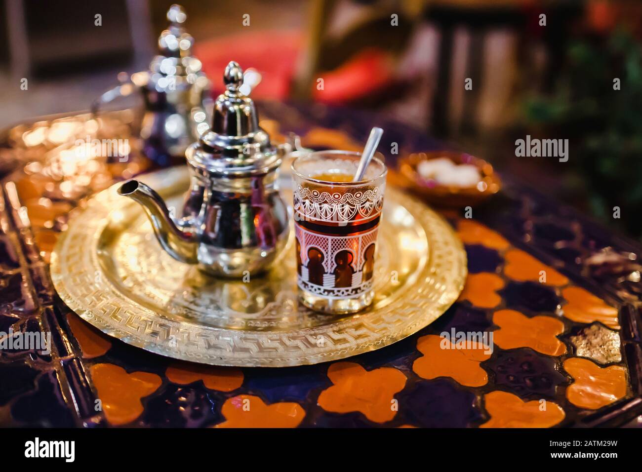 Saudi tea pot hi-res stock photography and images - Alamy
