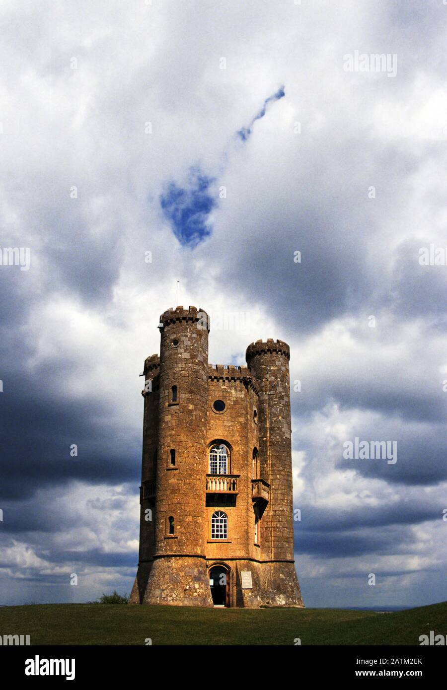 cotswolds landscape view from broadway tower country park ...