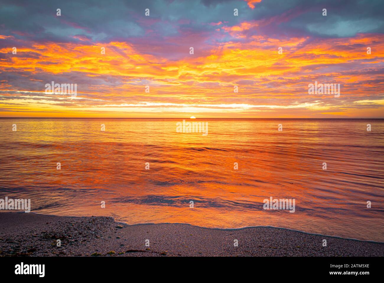 Red sea beach sky hi-res stock photography and images - Alamy