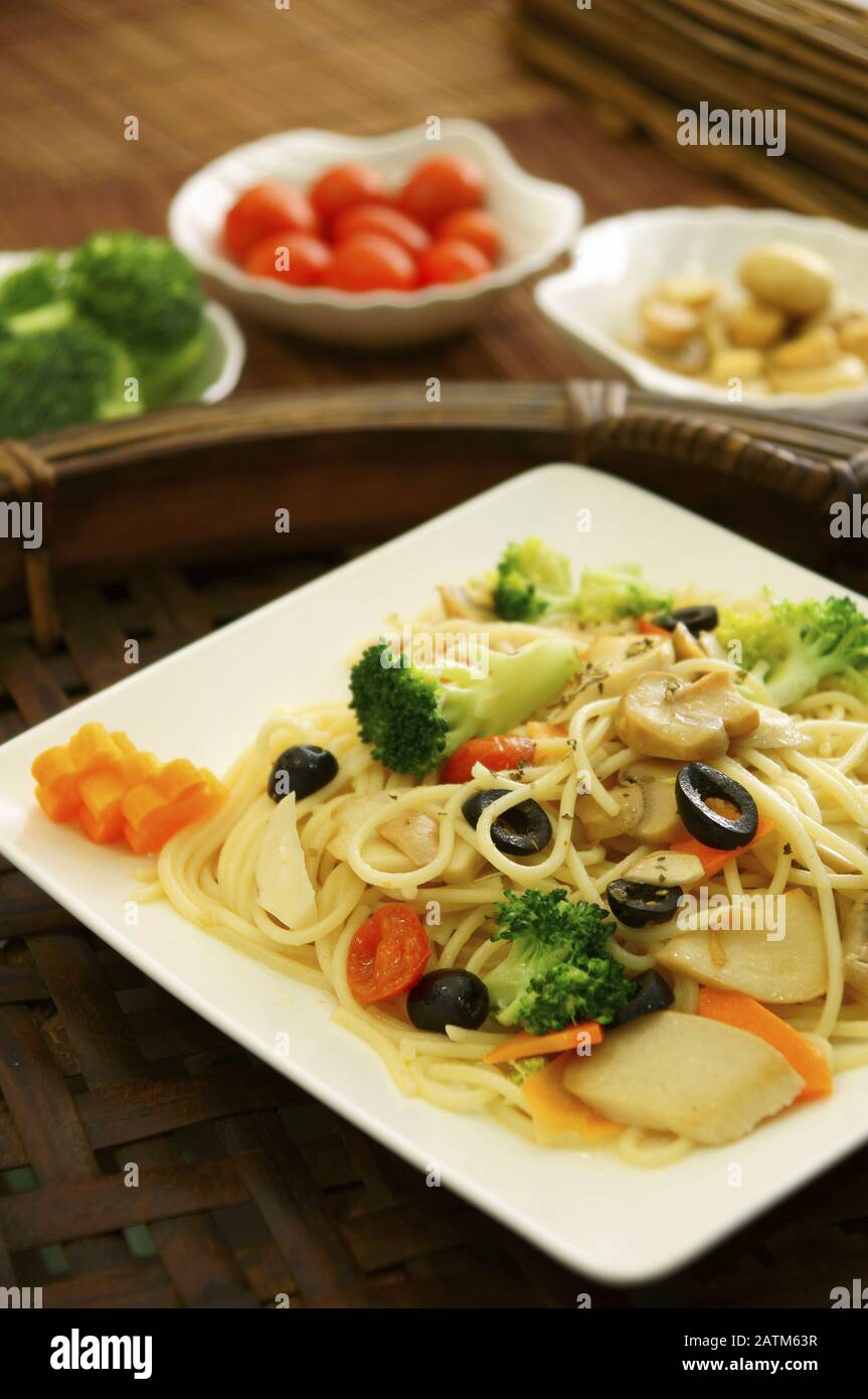 Food portrait of Italian Cuisines spaghetti Stock Photo - Alamy