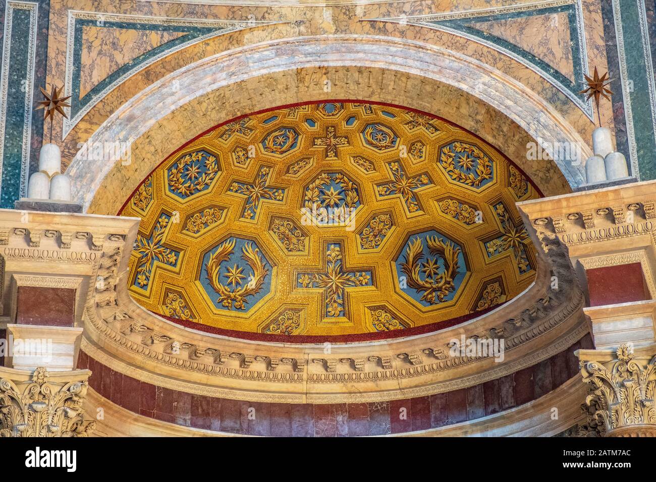 Rome, Lazio / Italy - 2019/06/17: Interior of Roman Pantheon ancient ...