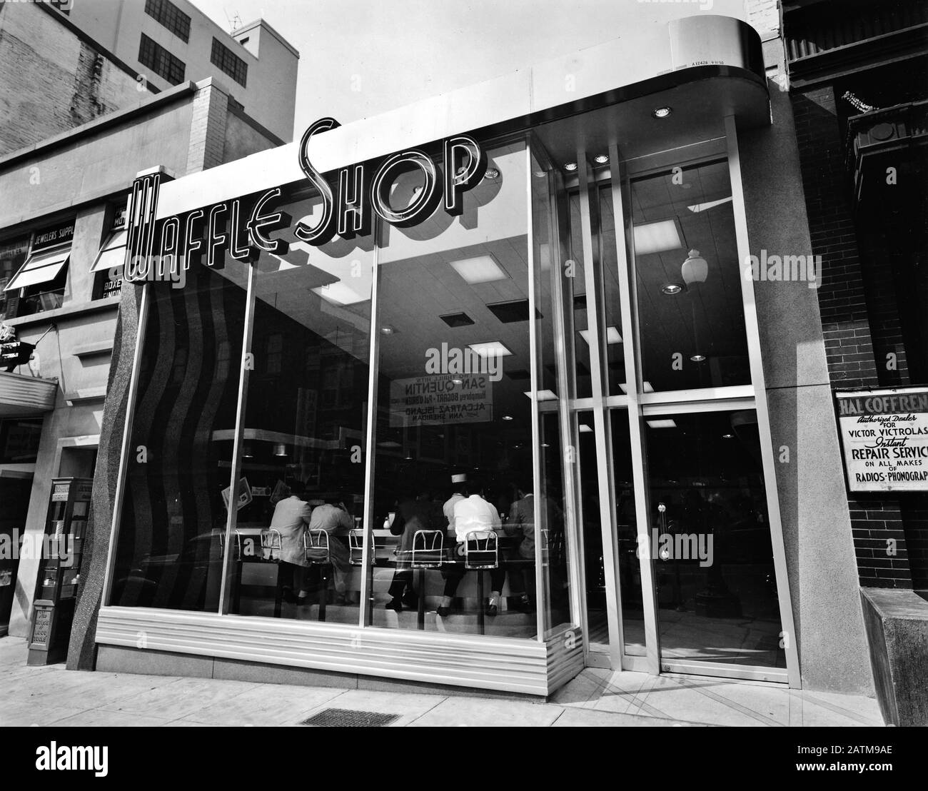 1940s shop exterior hi-res stock photography and images - Alamy