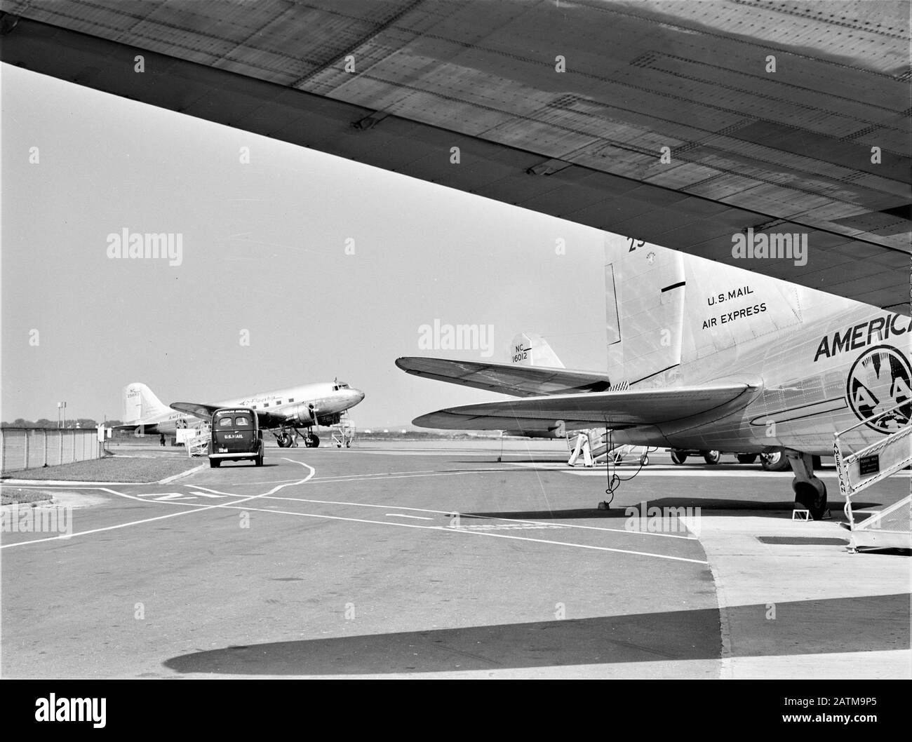 Airliners 1940s hi-res stock photography and images - Alamy