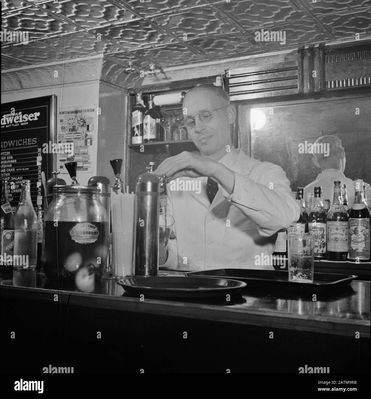 1940s Bartender High Resolution Stock Photography and Images - Alamy