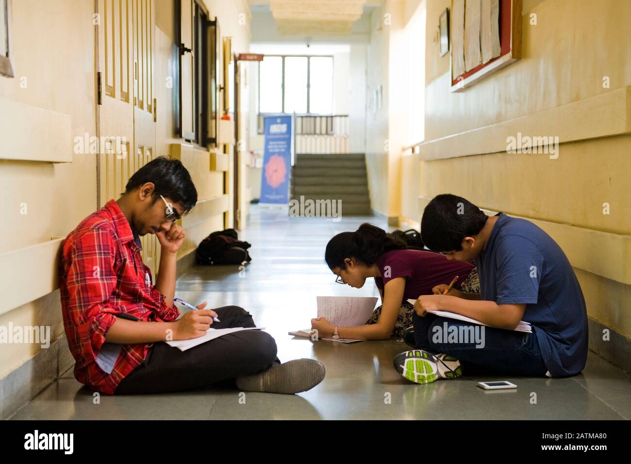 Teenagers debate school hi-res stock photography and images - Alamy