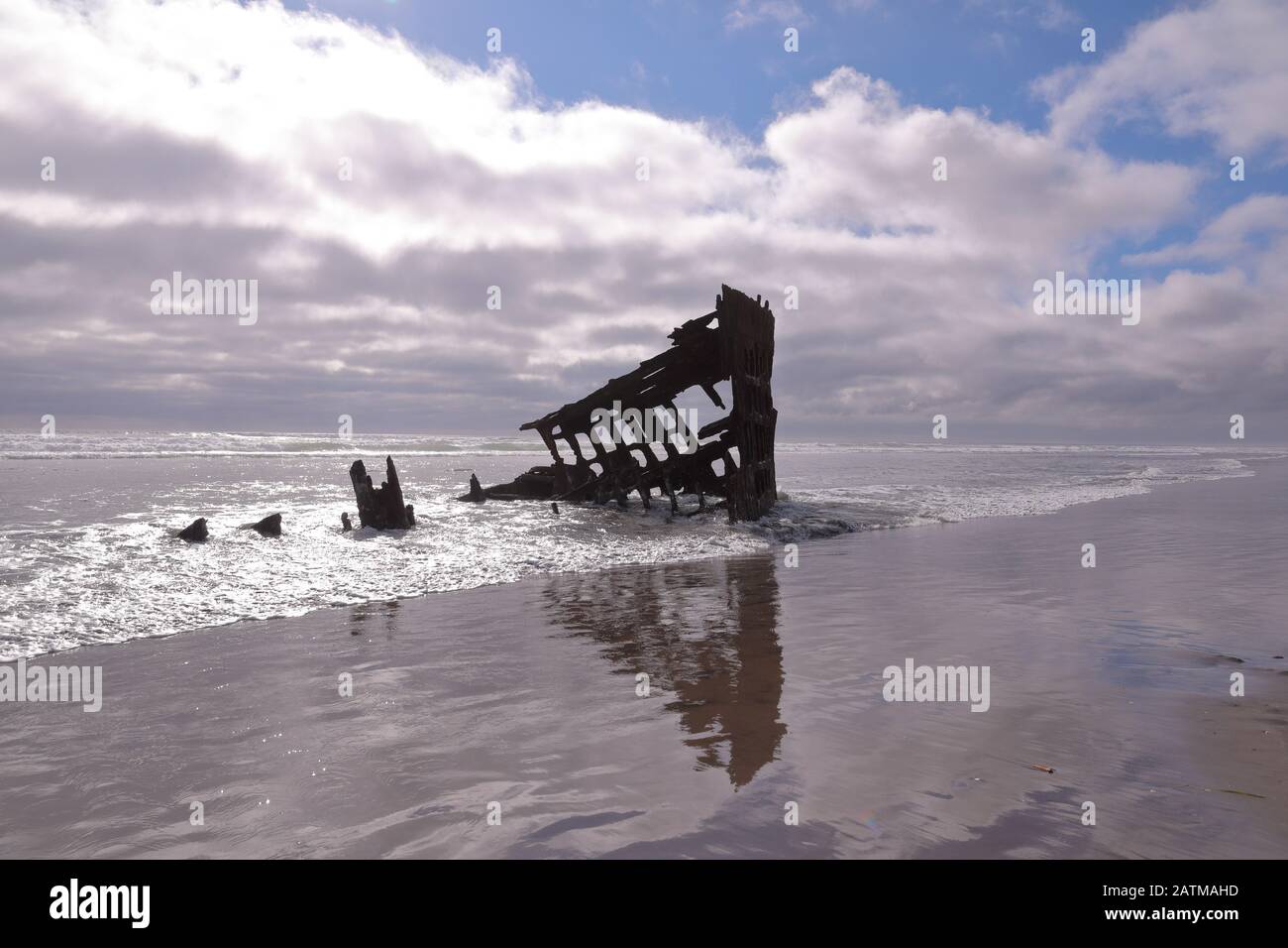 Shipwreck coast oregon hi-res stock photography and images - Alamy