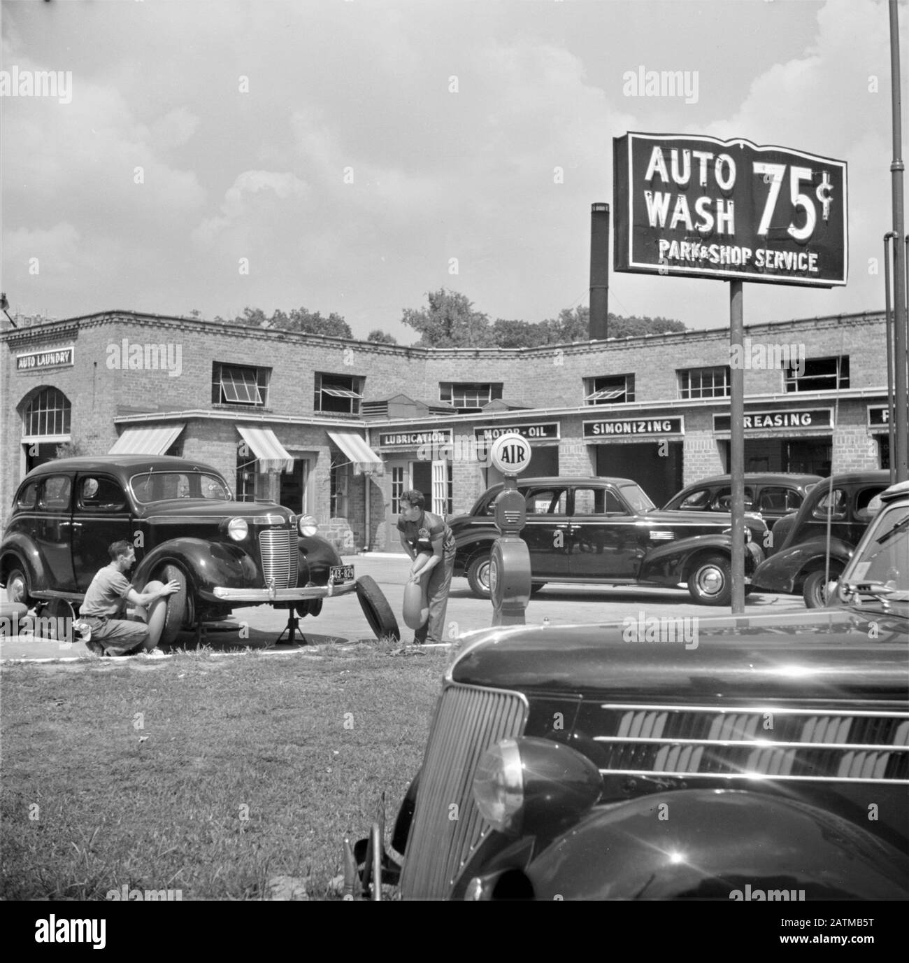 D day ww2 Black and White Stock Photos & Images - Alamy