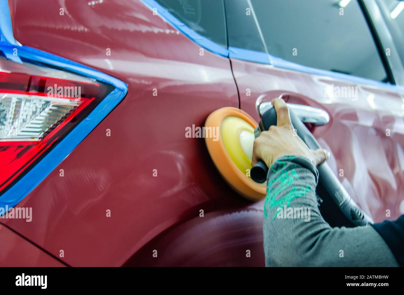 Man hands holding the work tool polish the car.Buffing and polishing ...