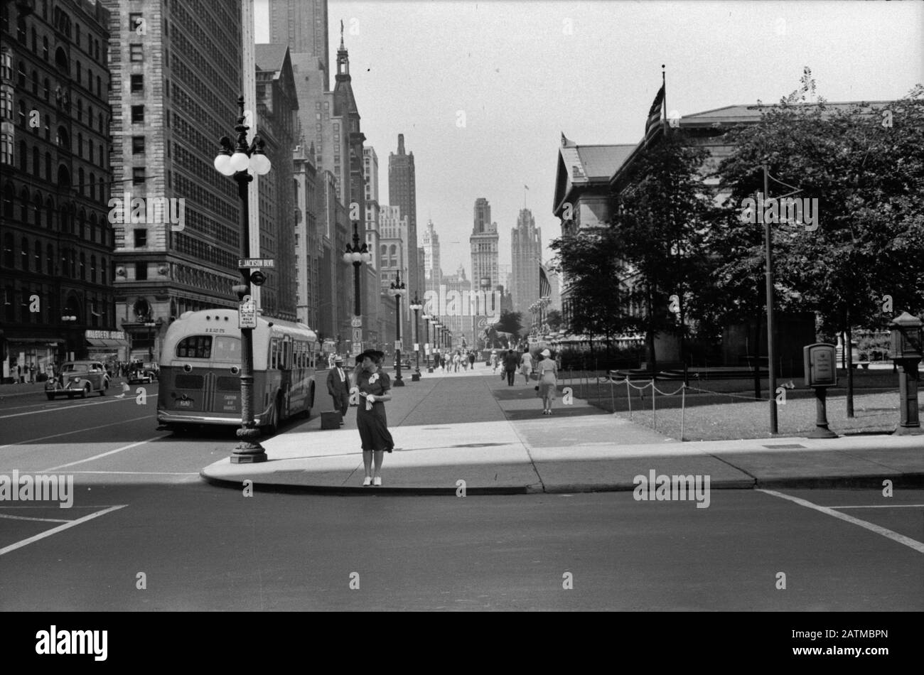 Chicago illinois 1940s hi-res stock photography and images - Alamy