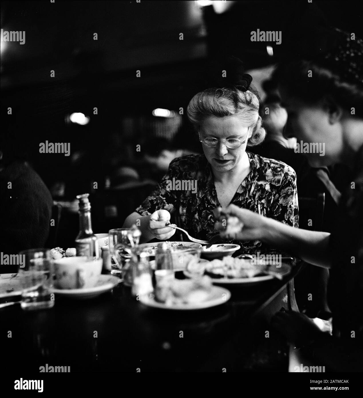 World war ii soldiers at table hi-res stock photography and images - Alamy