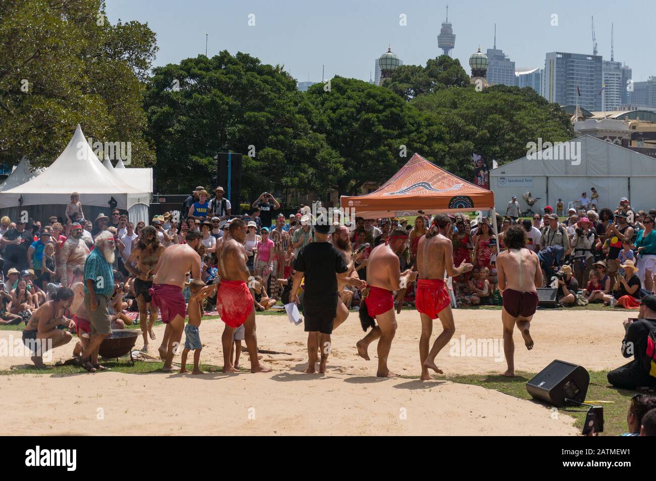 Sydney Australia January 26 2020 Aboriginal People Performing