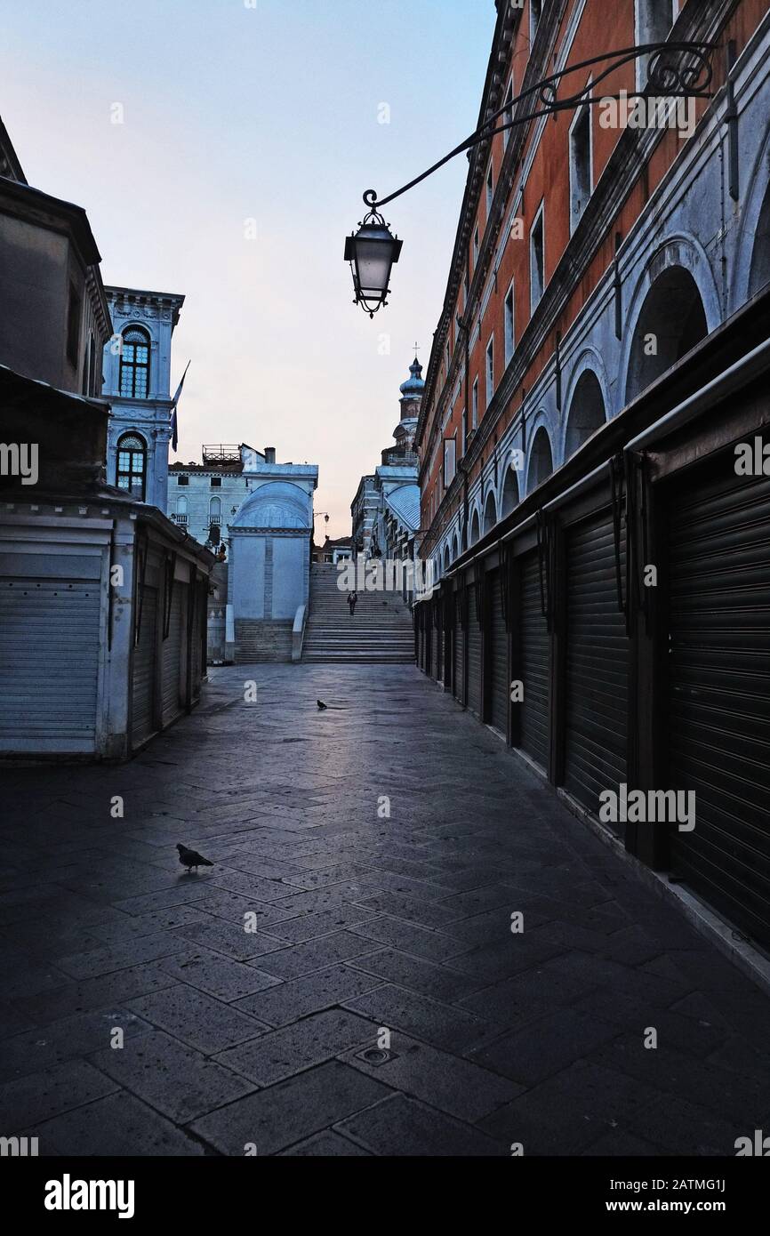 Steps of rialto bridge hi-res stock photography and images - Alamy