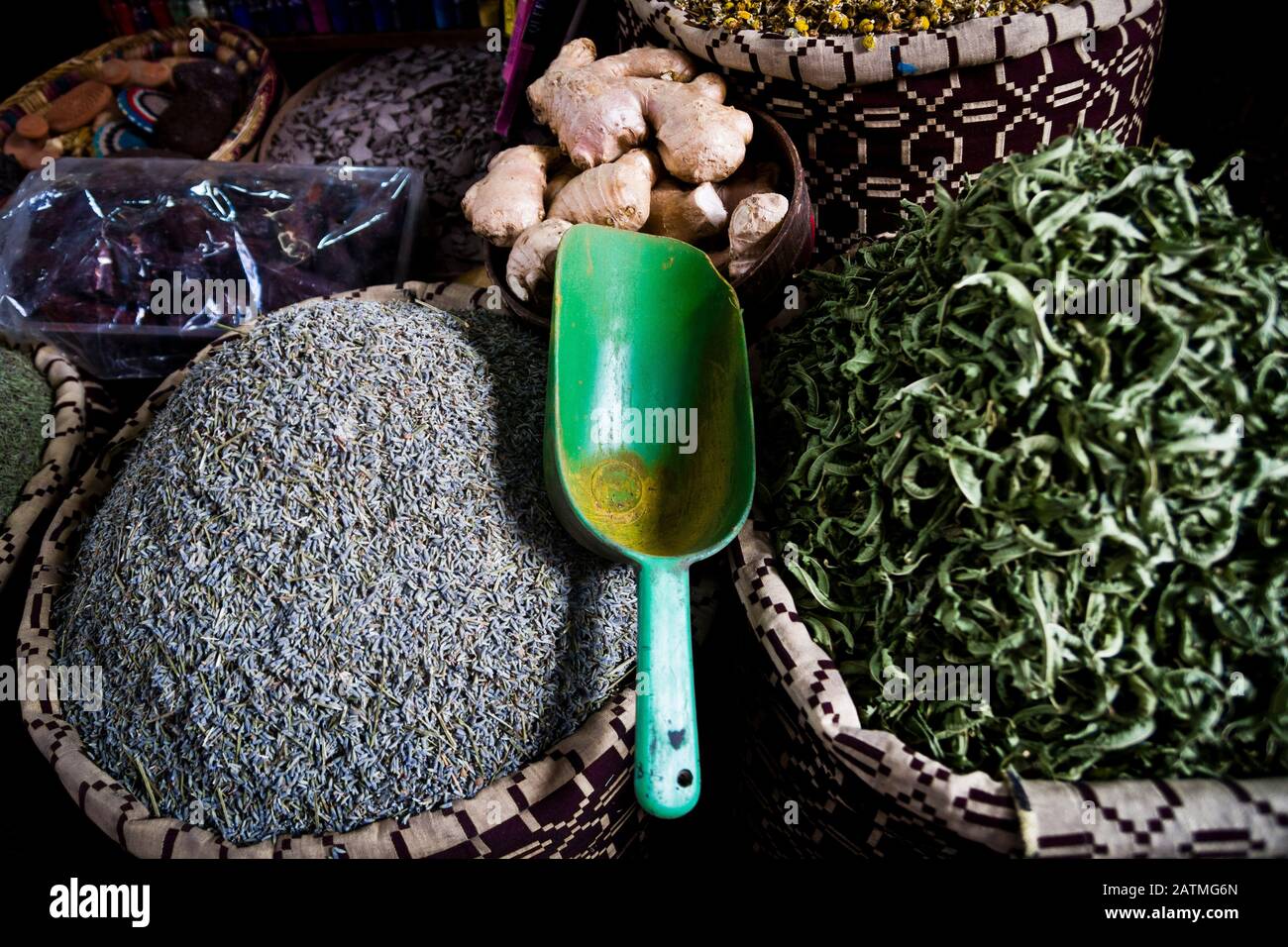 Spice market morocco scoop hi-res stock photography and images - Alamy