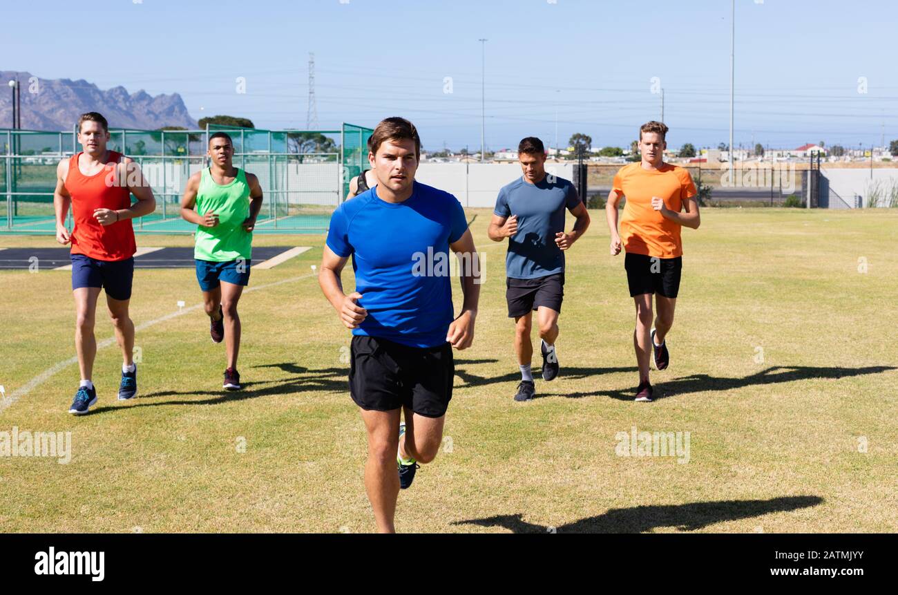 Men running to train Stock Photo - Alamy