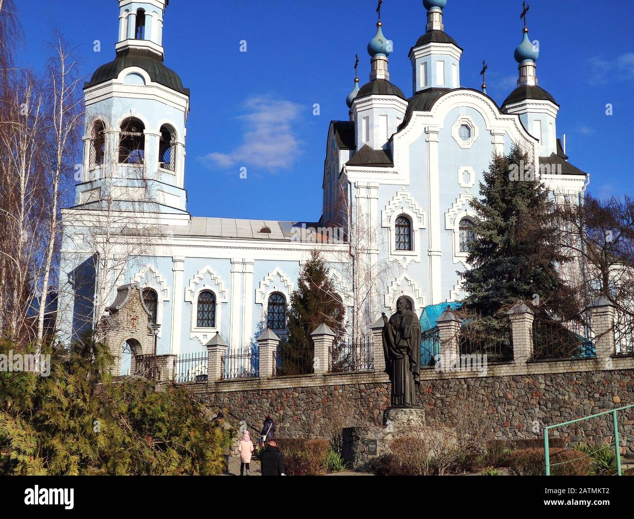 Gold cross on cathedral hi-res stock photography and images - Alamy