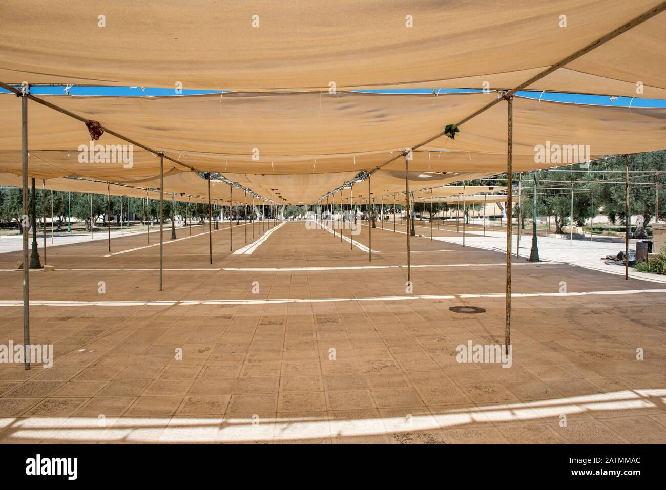 Dome tent arab hi-res stock photography and images - Alamy