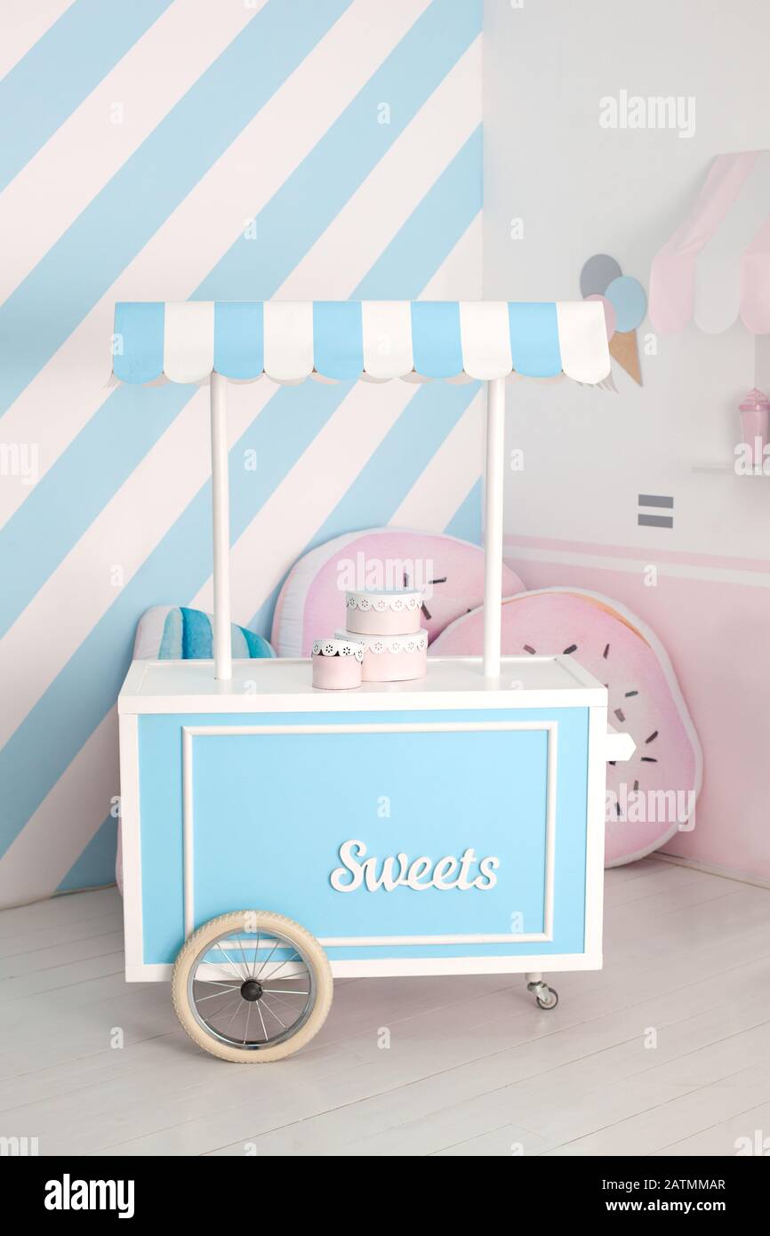 Candy stand hi-res stock photography and images - Alamy