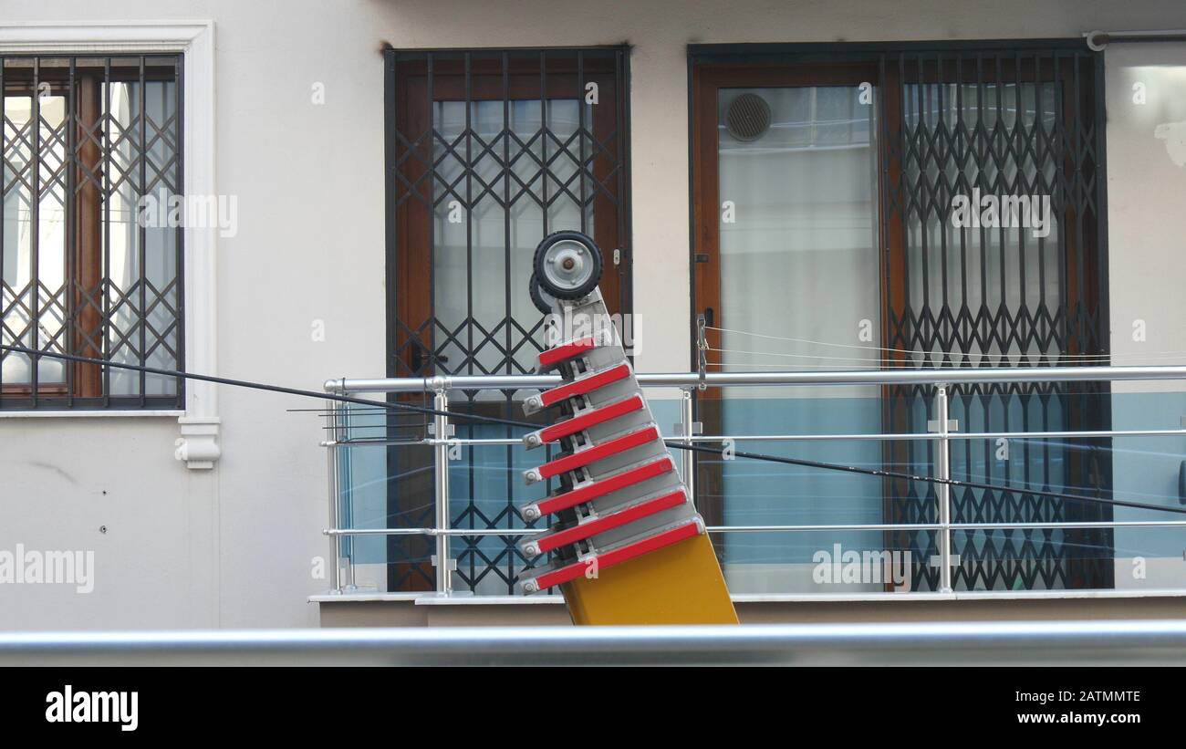 Moving house elevator on outside of apartment during moving homee ...