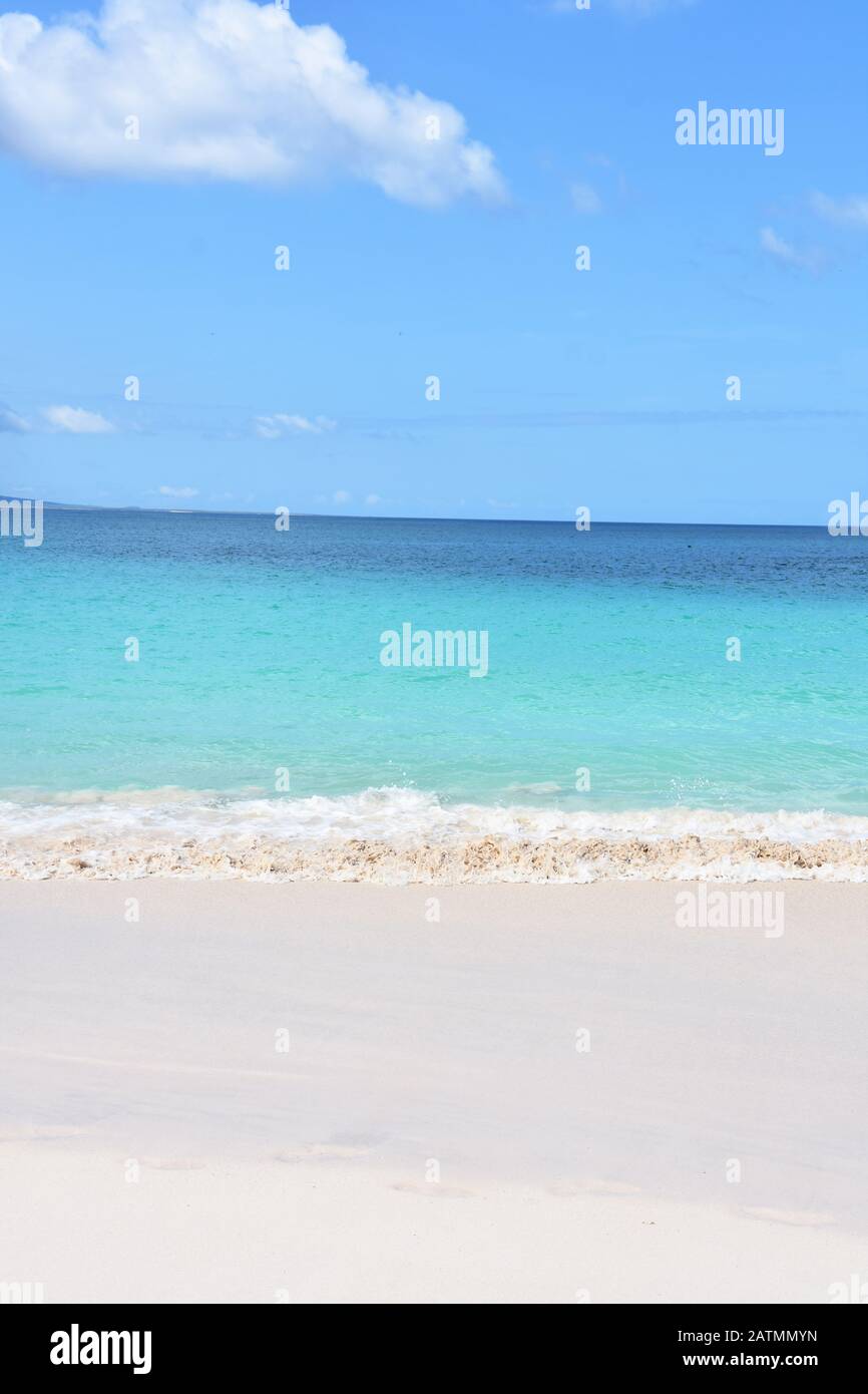 Turquoise wave sand beach hi-res stock photography and images - Alamy