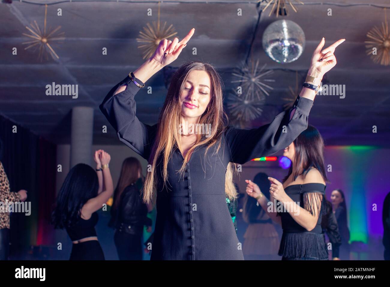 Happy girls dancing in nightclub hi-res stock photography and images ...