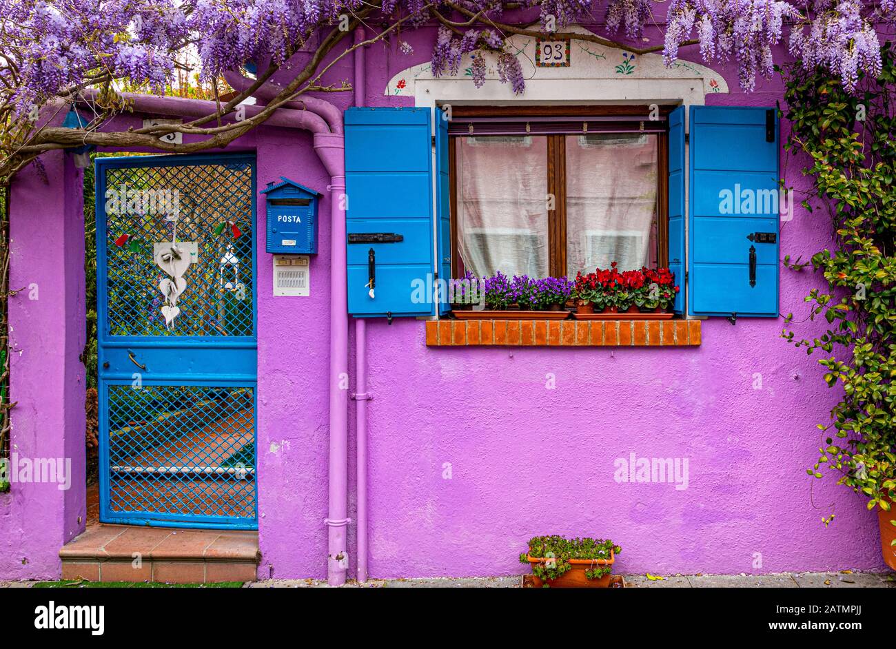 Case di colori hi-res stock photography and images - Alamy