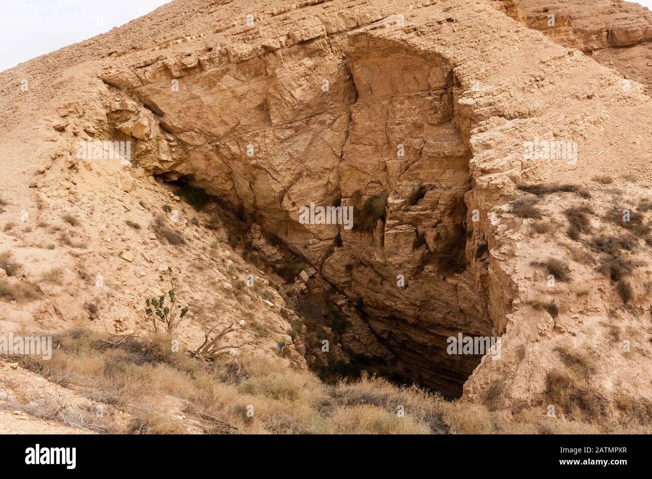 An eroded cave in the desert of Khafs Daghrah, Saudi Arabia Stock Photo ...