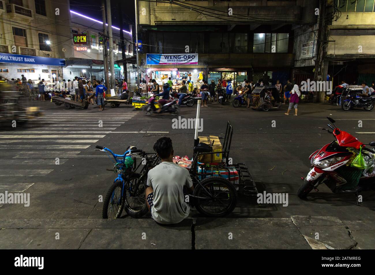 Philippines night market hi-res stock photography and images - Alamy