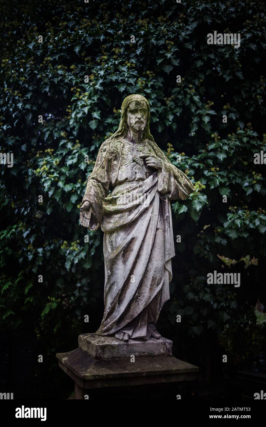 Jesus christ stone sculpture hi-res stock photography and images - Alamy