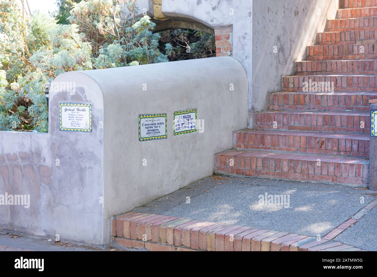 Symbol of capri hi-res stock photography and images - Alamy