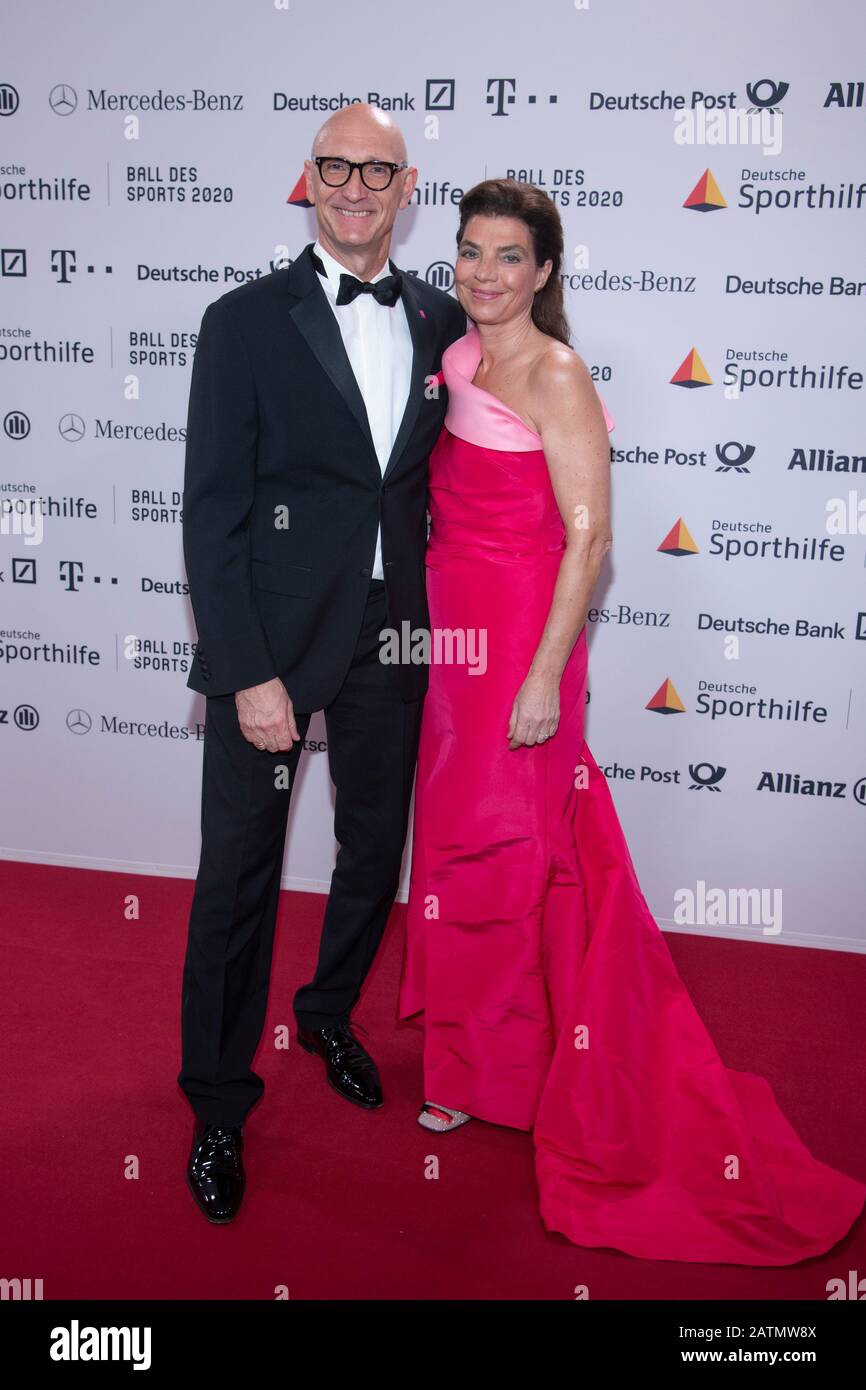 Wiesbaden, Deutschland. 01st Feb, 2020. Timotheus HOETTGES, Tim, Hottges, CEO Deutsche Telekom ...