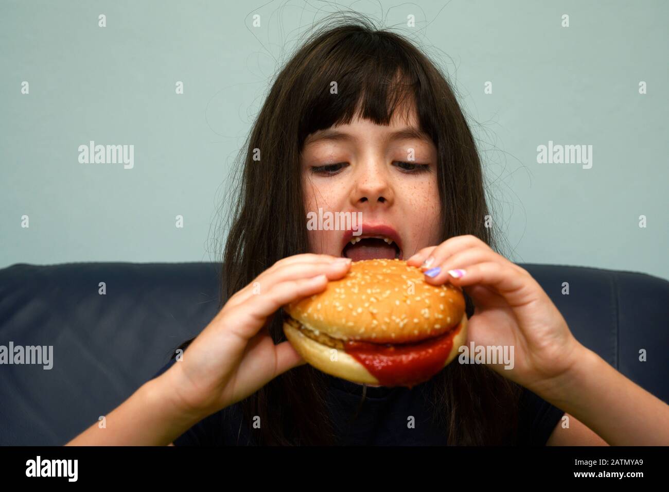 Ketchup burger sauce hi-res stock photography and images - Alamy