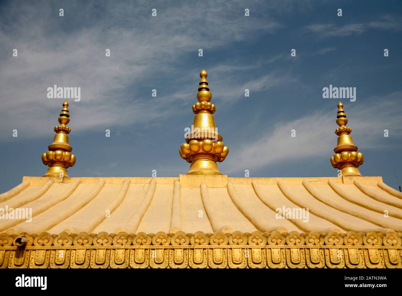 Tibetan buddhist temple golden roof hi-res stock photography and images ...