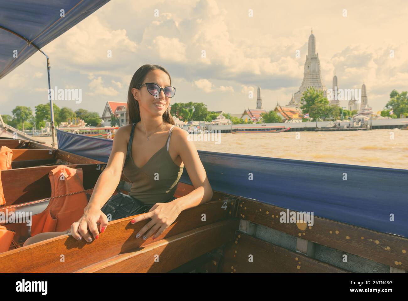 Young beautiful tourist woman exploring the city of Bangkok Stock Photo ...