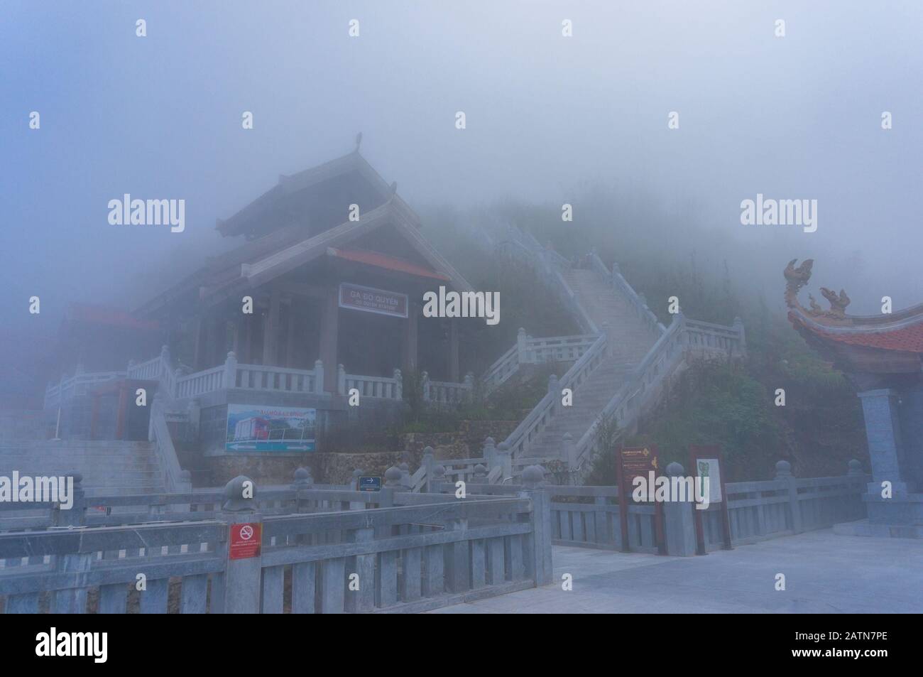 Vietnam sapa fansipan temple hi-res stock photography and images - Alamy