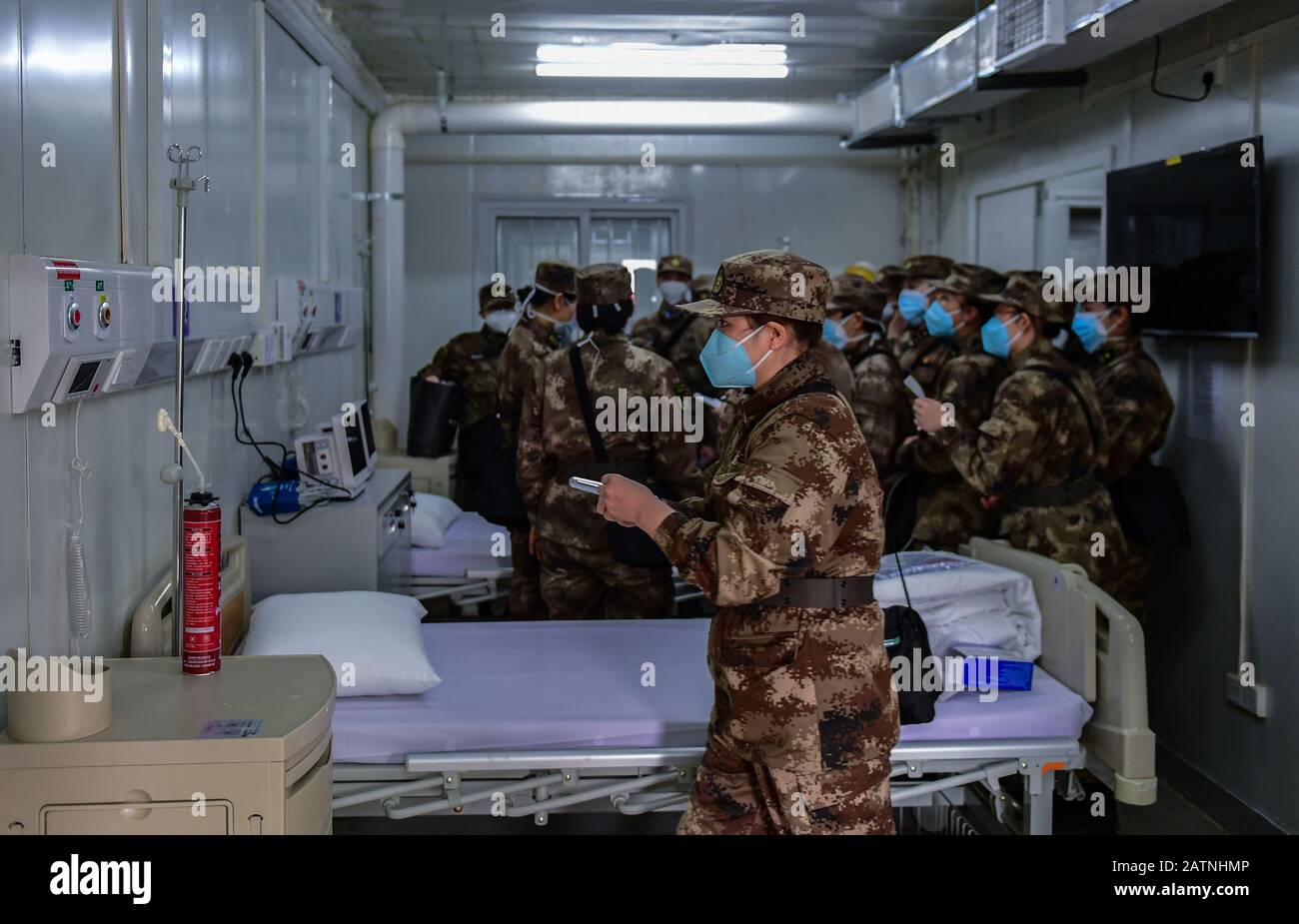 Chinese soldiers set up sickbeds at the newly-built Huo Shen Shan ...