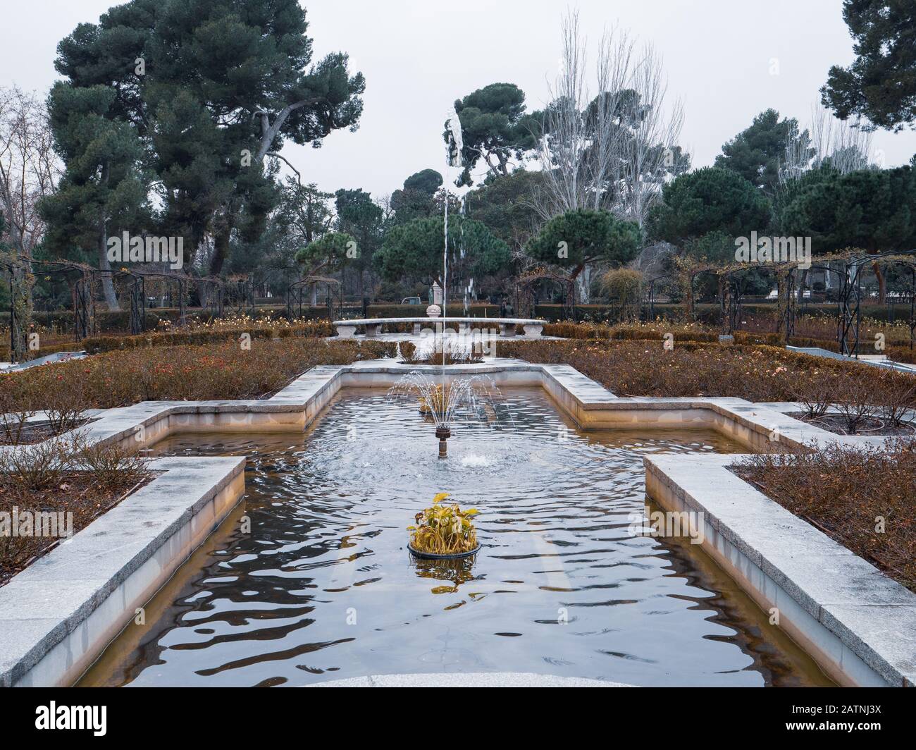 Madrid spain rose garden hi-res stock photography and images - Alamy