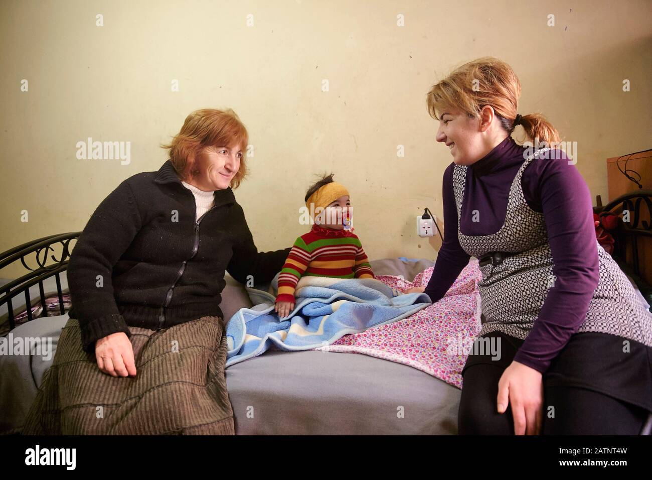Poor mother and child hi-res stock photography and images - Alamy