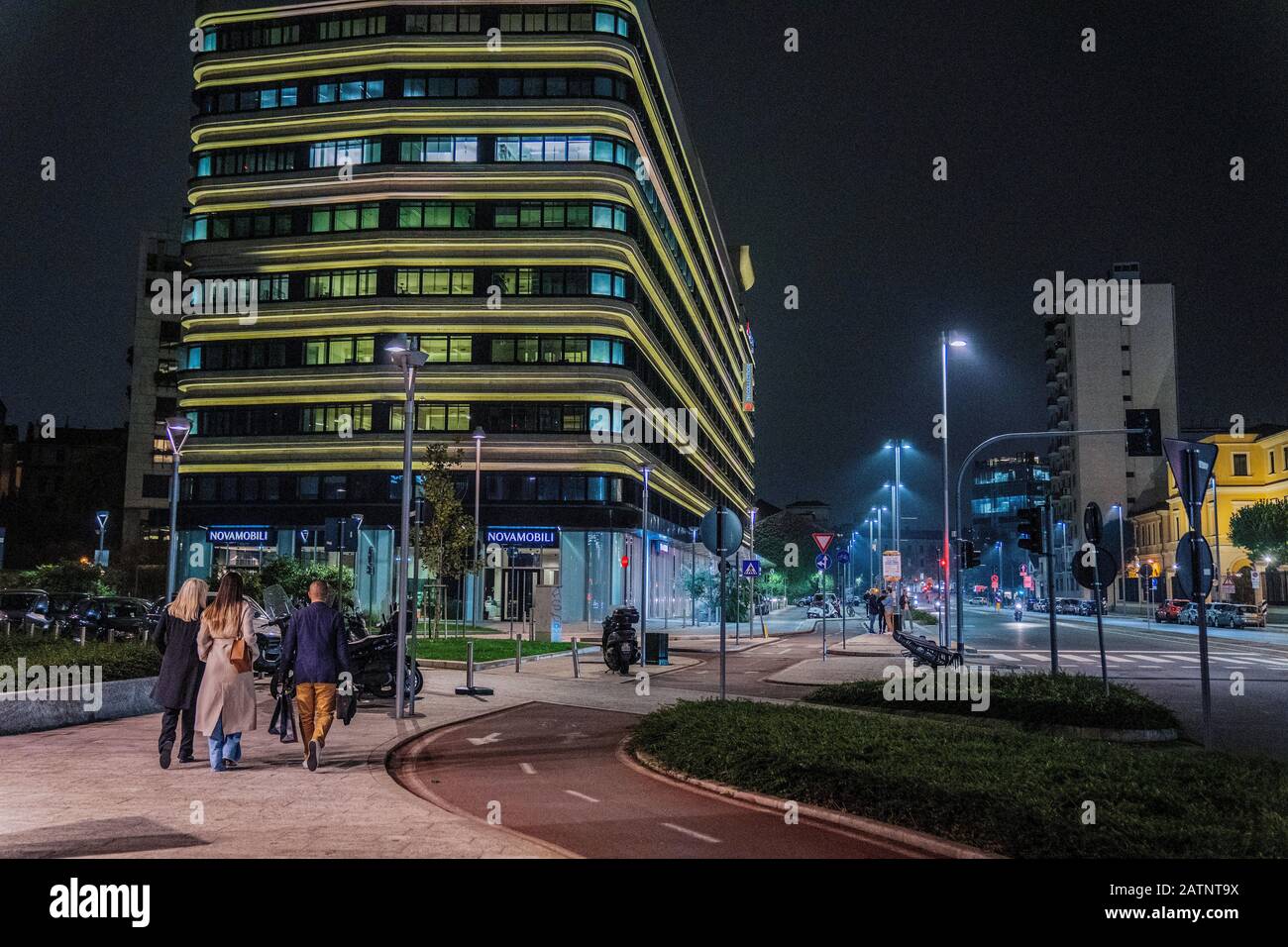 Building at night Stock Photo - Alamy