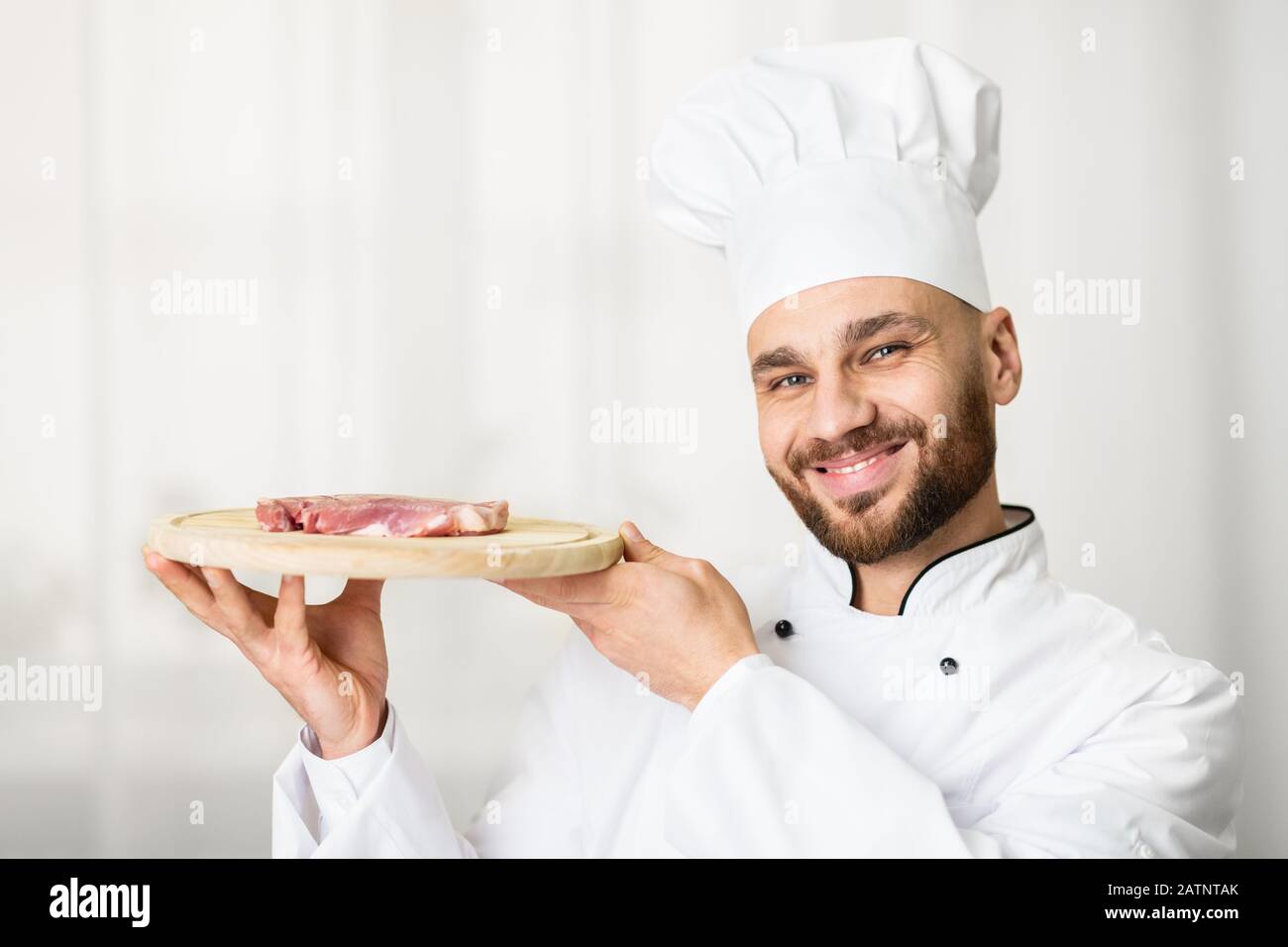 Man in kitchen holding steak hi-res stock photography and images - Alamy