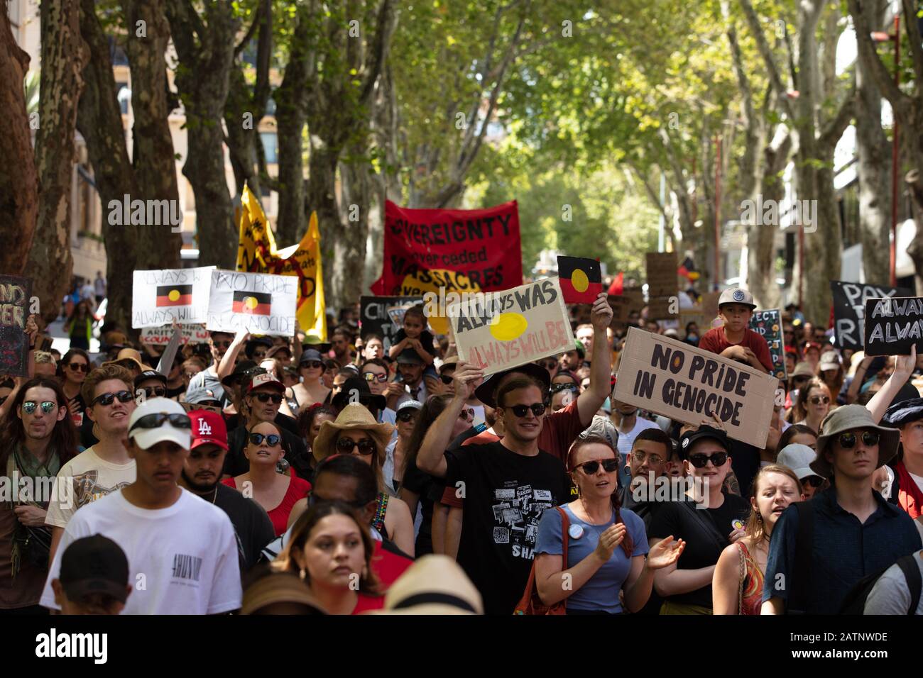 Banners placards protest aboriginals australia hi-res stock photography ...