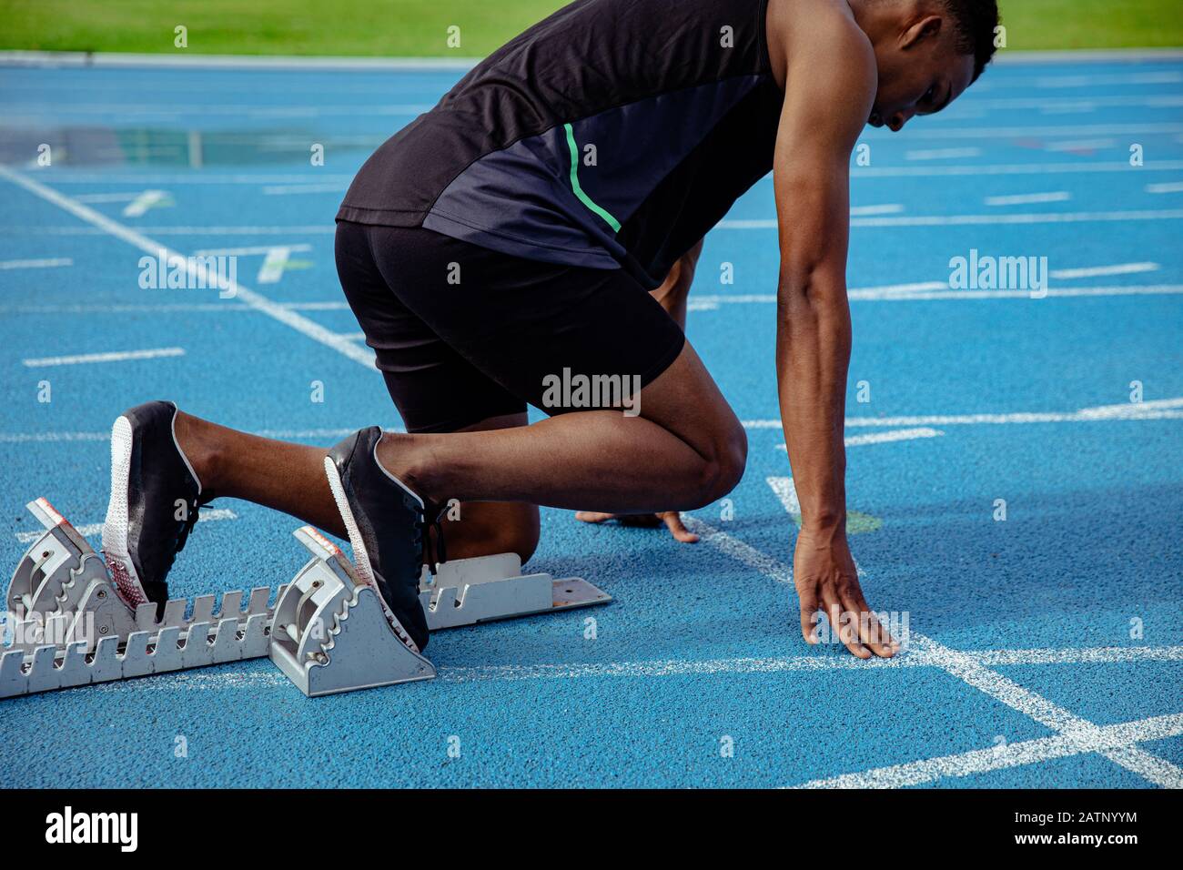 Athlete waiting for the start to run Stock Photo - Alamy
