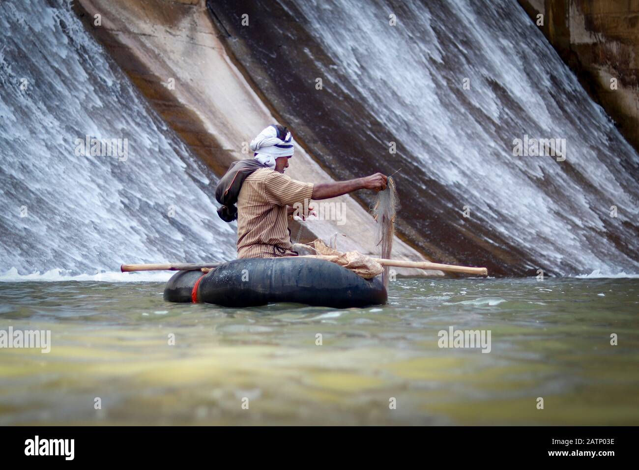 Man catching fish in dam hi-res stock photography and images - Alamy