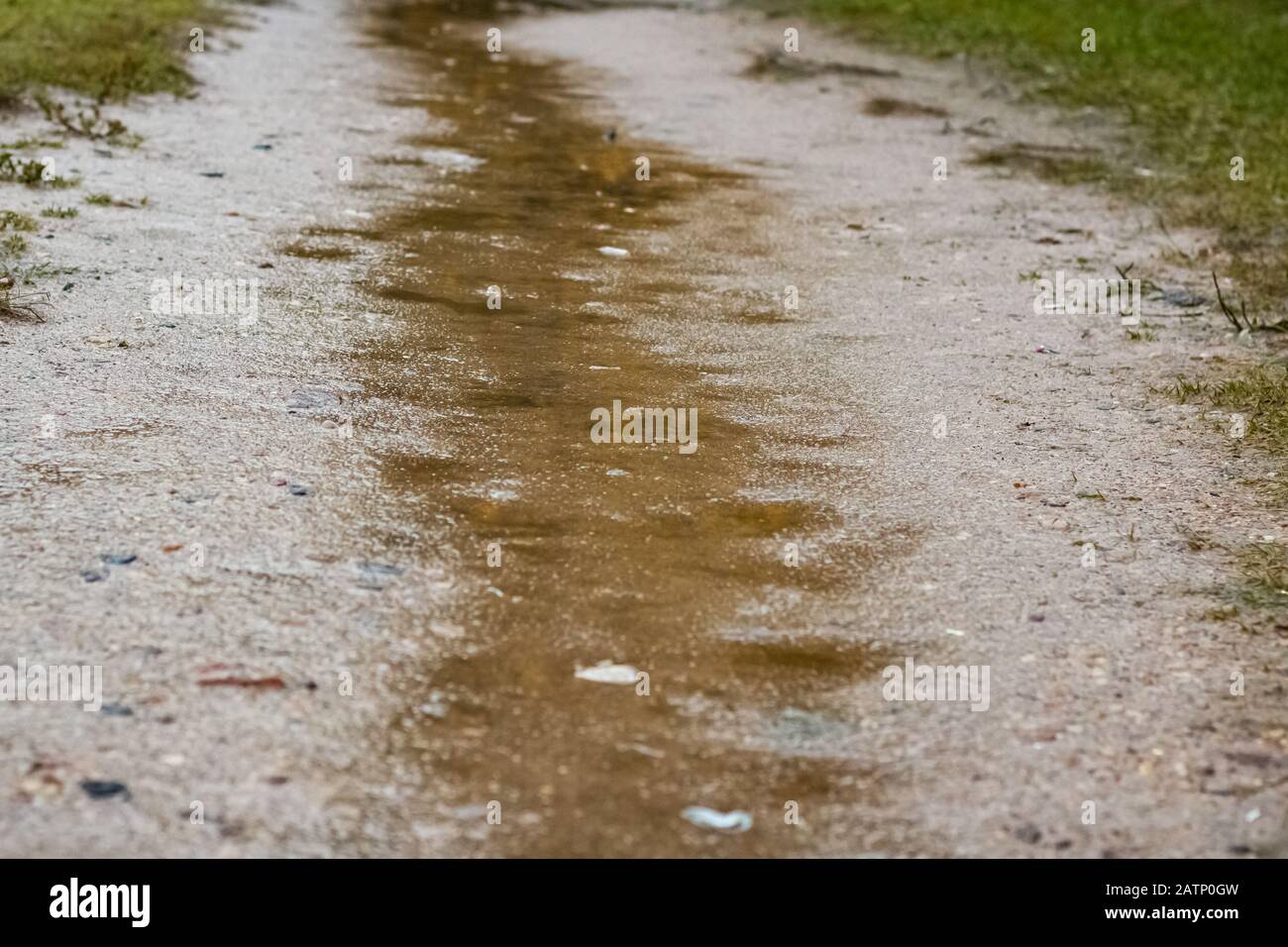 Gravel path in the rain hi-res stock photography and images - Alamy